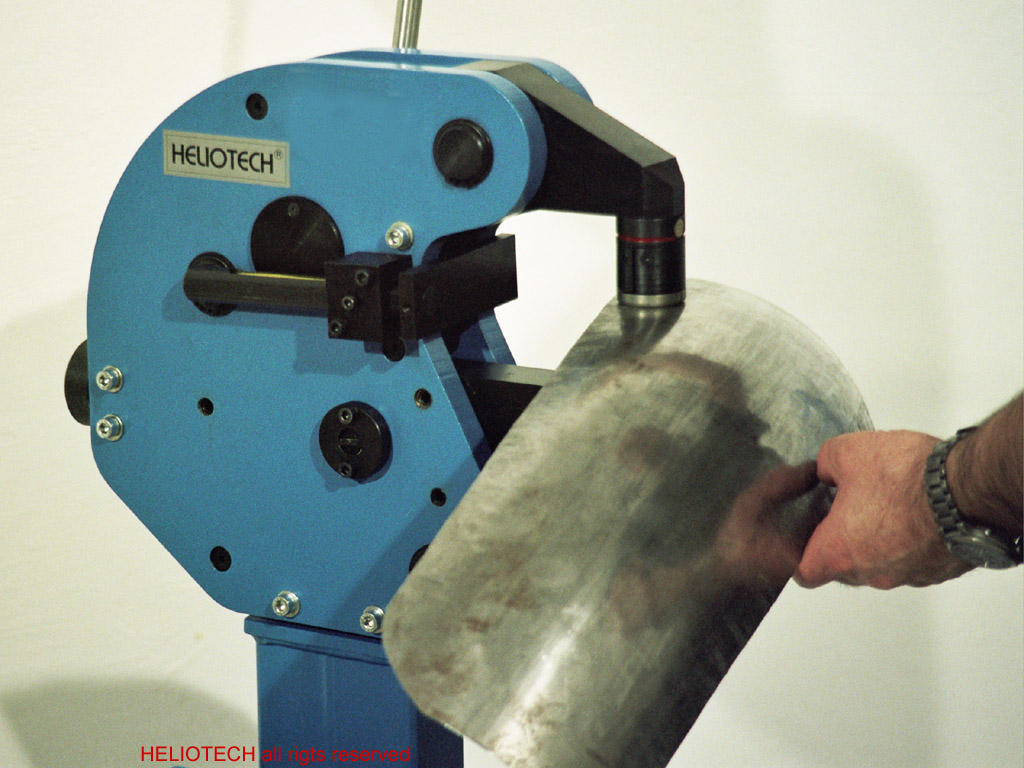 HELIOTECH, klassische Maschinen und Werkzeuge zur Blechbearbeitung.